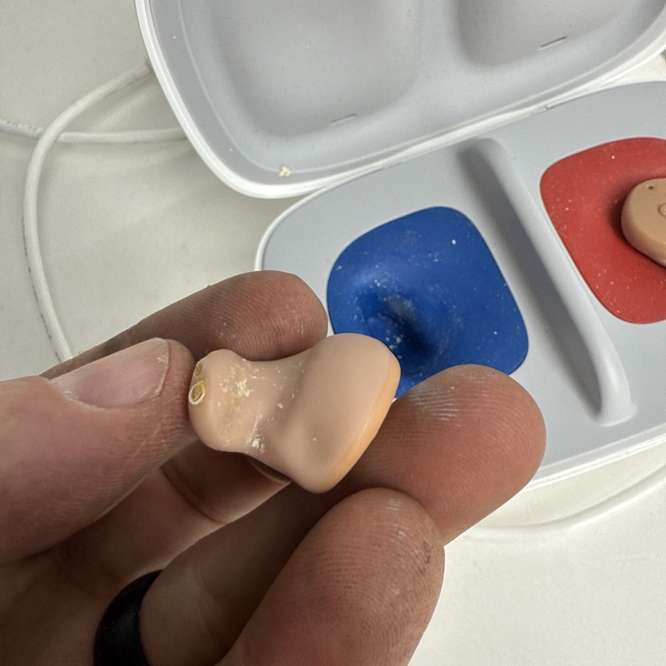 Signia Hearing Aids Insio C&G 5AX Used Serial #215063145Left ...