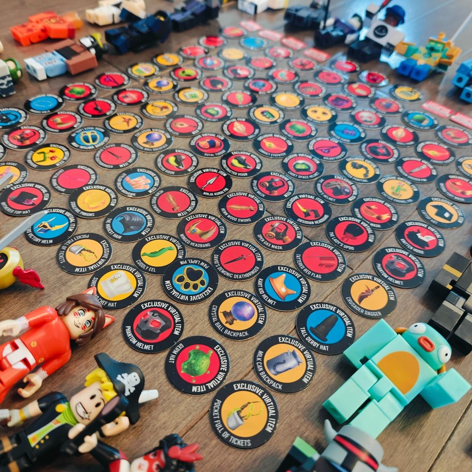 BIG! Roblox Face Toy Code Bundle Lot Of Exclusive Virtual Items ...