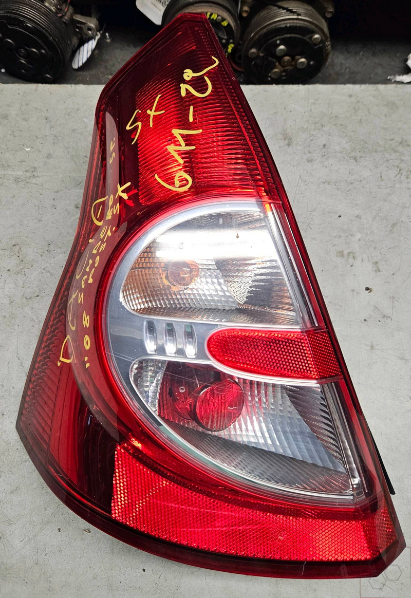 FANALE POST. per DACIA SANDERO 1.5 dCi Stepway Ber. 2008-2013 768b44 ...