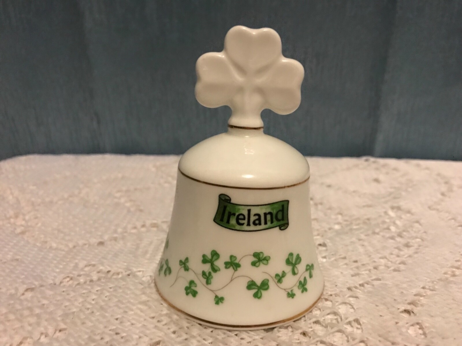 ROYAL TARA BELL, MADE IN GALWAY, IRELAND, SHAMROCK W/GOLD TRIM, 3 3/8 ...