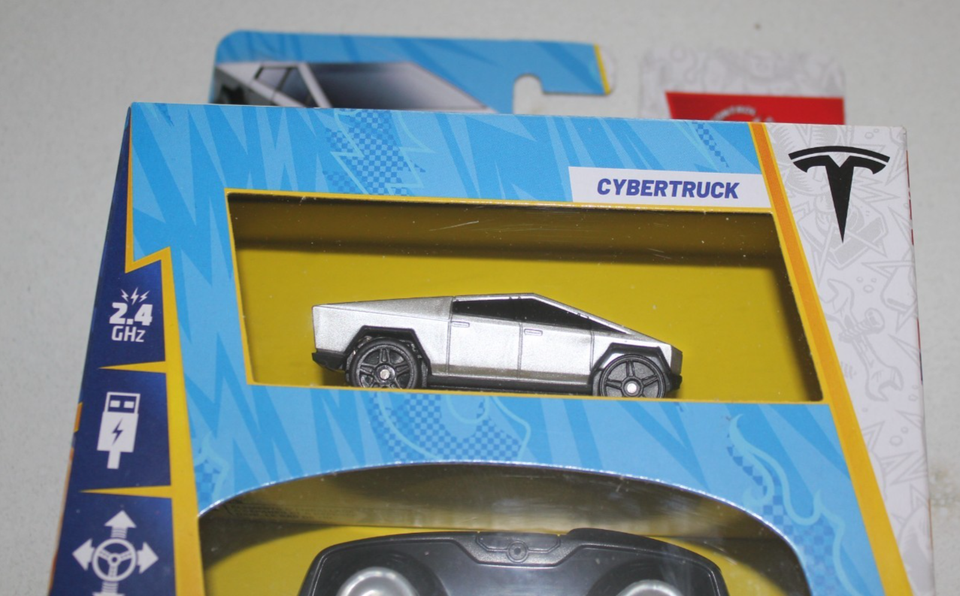 Mint HTF Hot Wheels RC TESLA CYBERTRUCK ~ Remote Control Diecast ...