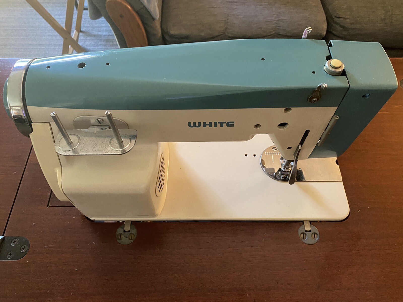 Vintage White Sewing Machine Model 173 in cabinet fair cosmetic ...