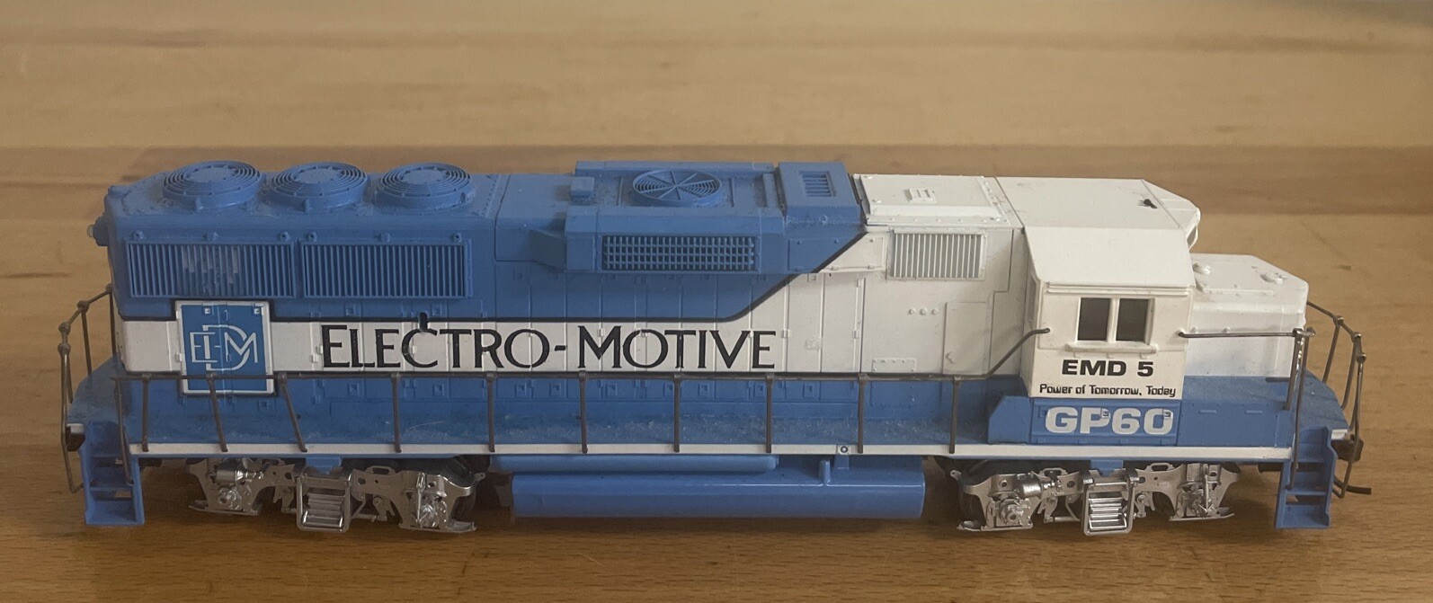 ATHEARN~ EMD DEMO GP60 DUMMY LOCOMOTIVE # 5 ~ ELECTRO-MOTIVE~HO SCALE ...