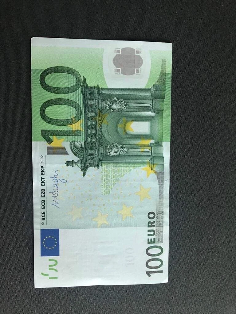 100 Euro Currency Notes
