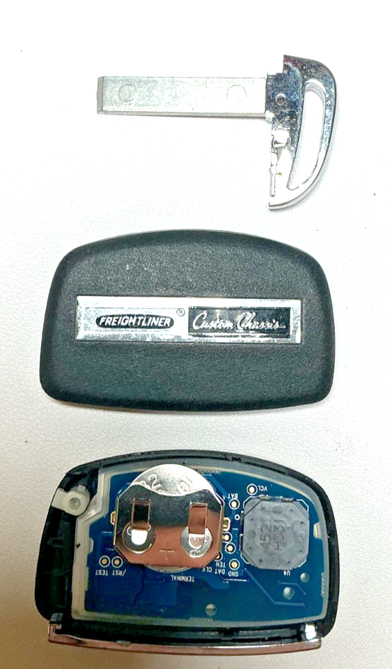 Lot 2 Freightliner Custom Chassis Keyless Entry Remote Key Fob ID 8A ...