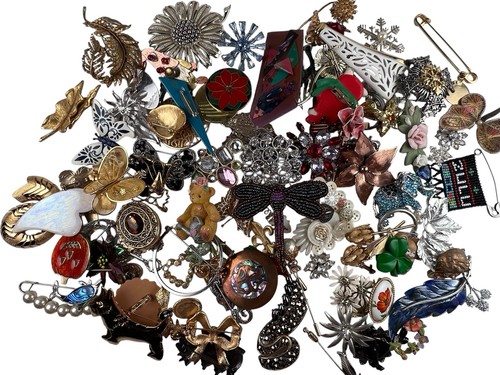 Lot of 100 Brooches Vintage to Now Animals Flowers Christmas Rhinestone ...