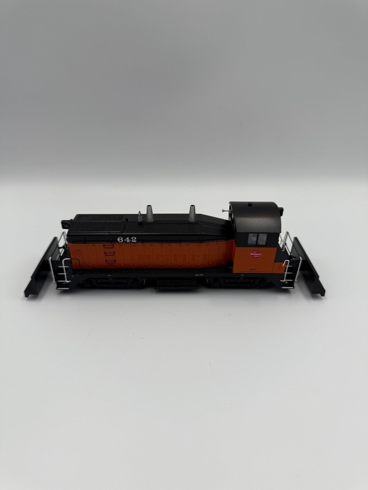 HO Walthers Proto 2000 SW9/1200 Milwaukee Road #642. DCC Ready. 920 ...