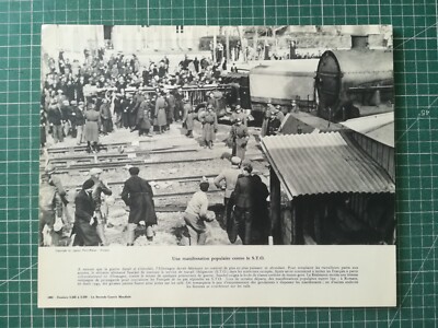 yz47 - 30x24cm WW2 document photo - manifestation populaire contre le ...