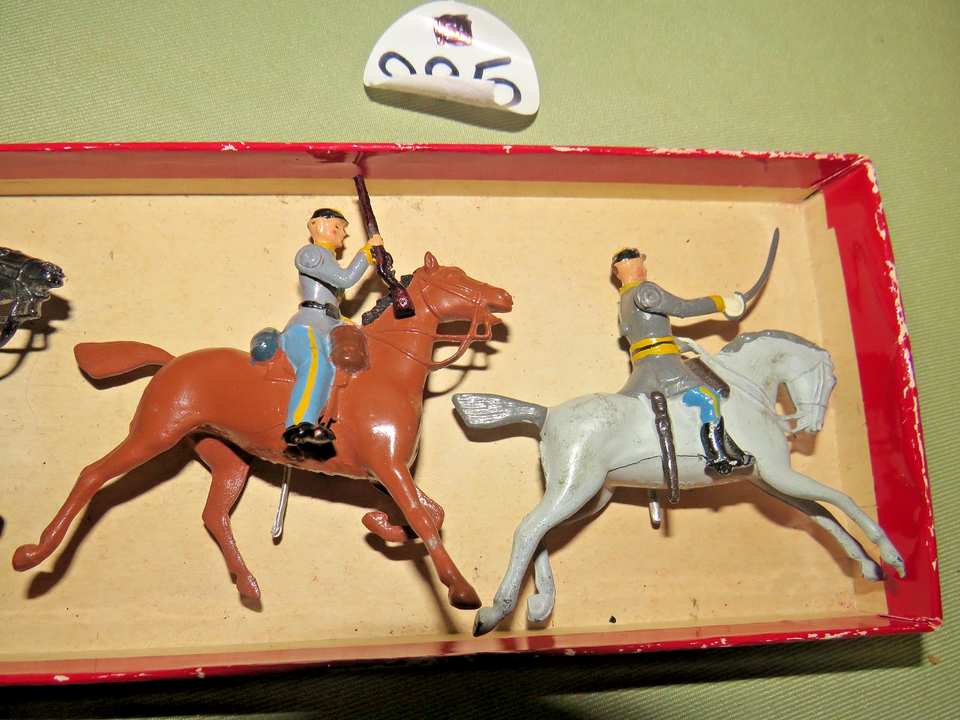 BRITAINS TOY LEAD SOLDIERS 5 CIVIL WAR CONFEDERATE CAVALRY MEN IN HALF ...