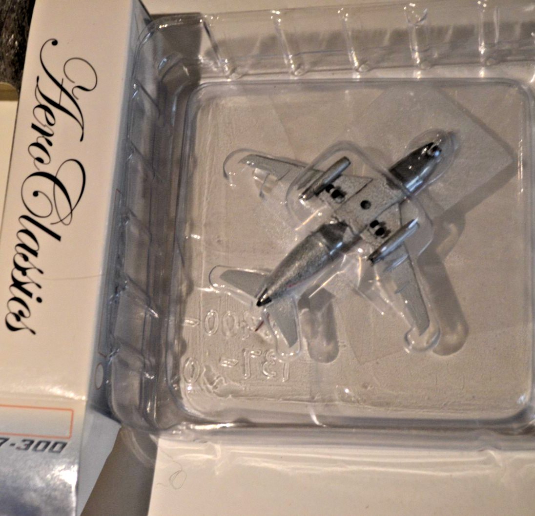 Rare! Aero Classics United Boeing 737-200 N9008U 1:400 scale AC419628 ...