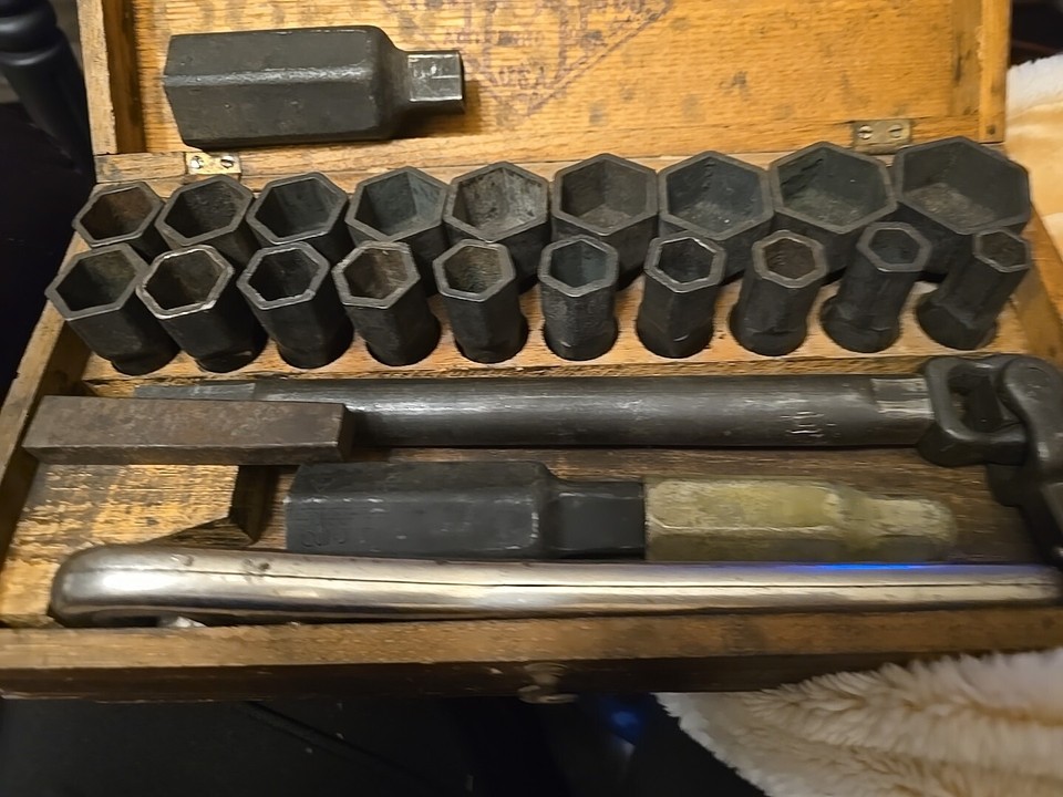 Pre 1920's Antique MODEL T FORD Old FRANK MOSSBERG Socket Set TOOL BOX ...