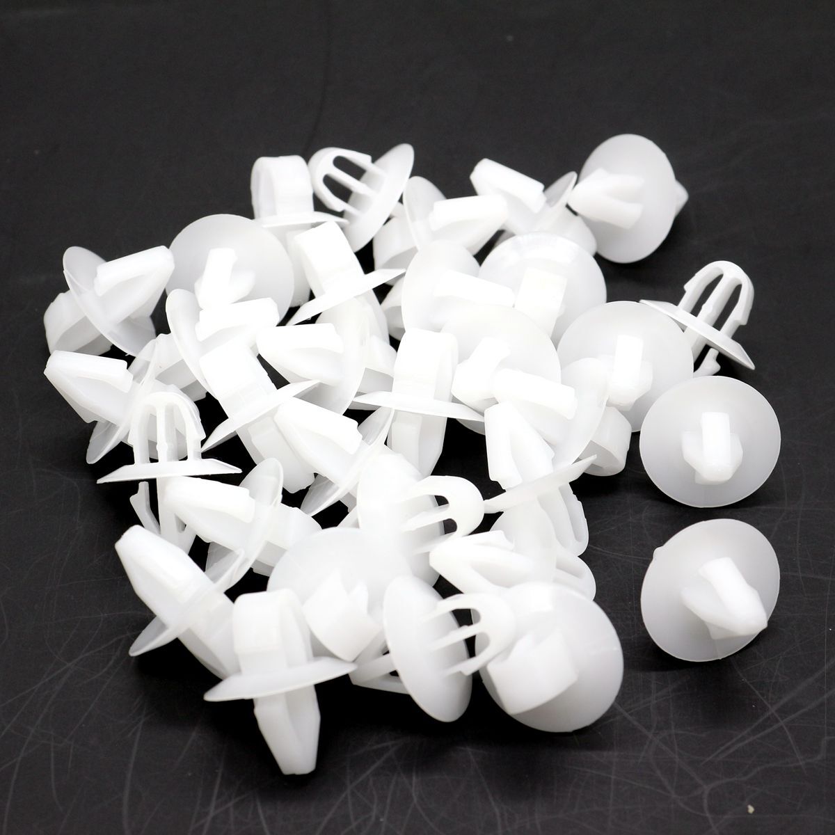 40 Flare Clip Front 63848VD210,63848-VD210 For Nissan Patrol Y61 GU GU4 ...