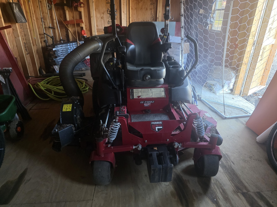 IS 2100Z Ferris Riding Mower with striping kit and triple bagger. 1 ...