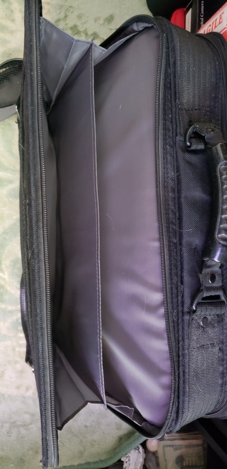 Alienware m17x r2 laptop i7, hard drive 1T SSD + used Targus soft case ...