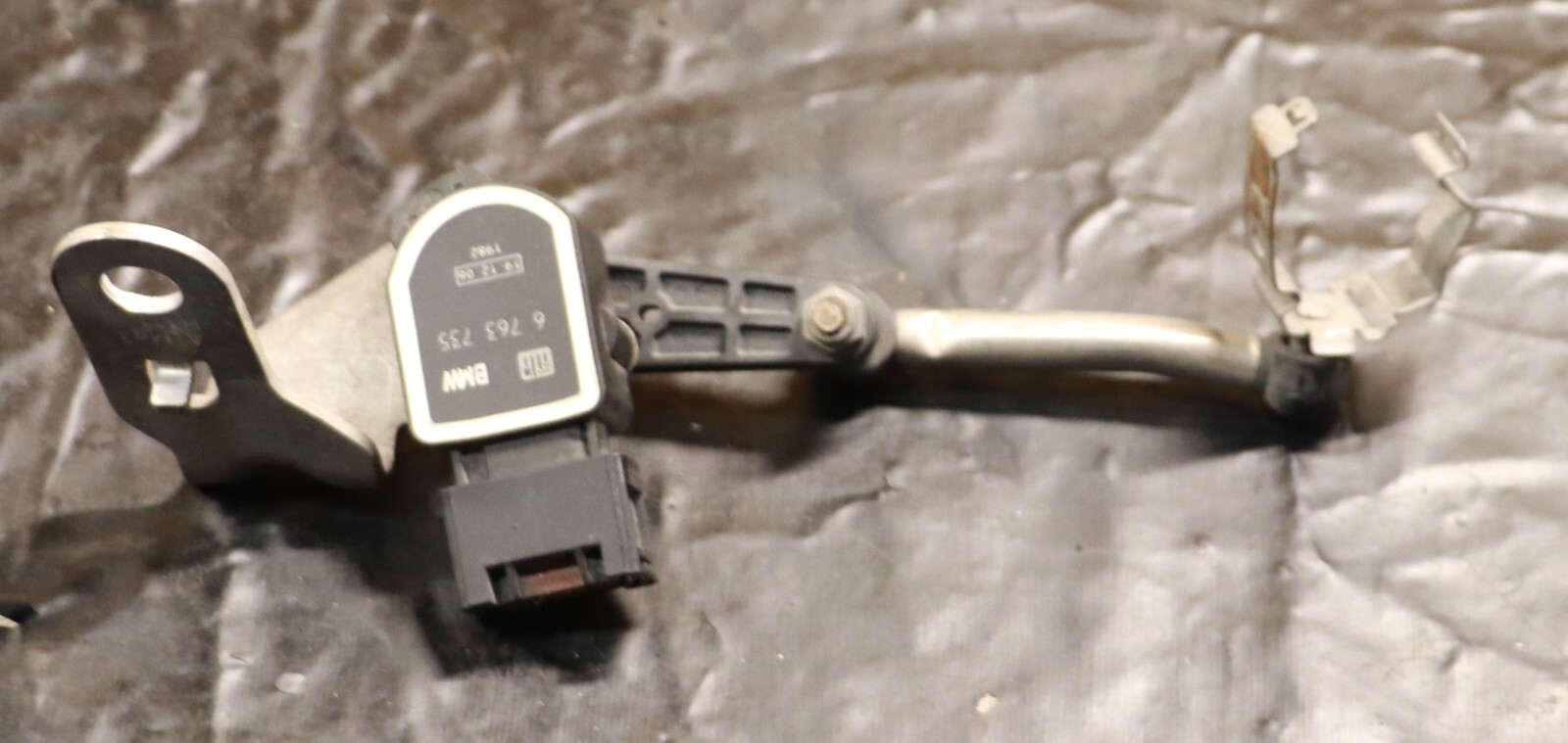 REAR LEVEL SENSOR ANGLE RIDE HEIGHT WITH BRACKET OEM BMW E88 E90 E92 ...