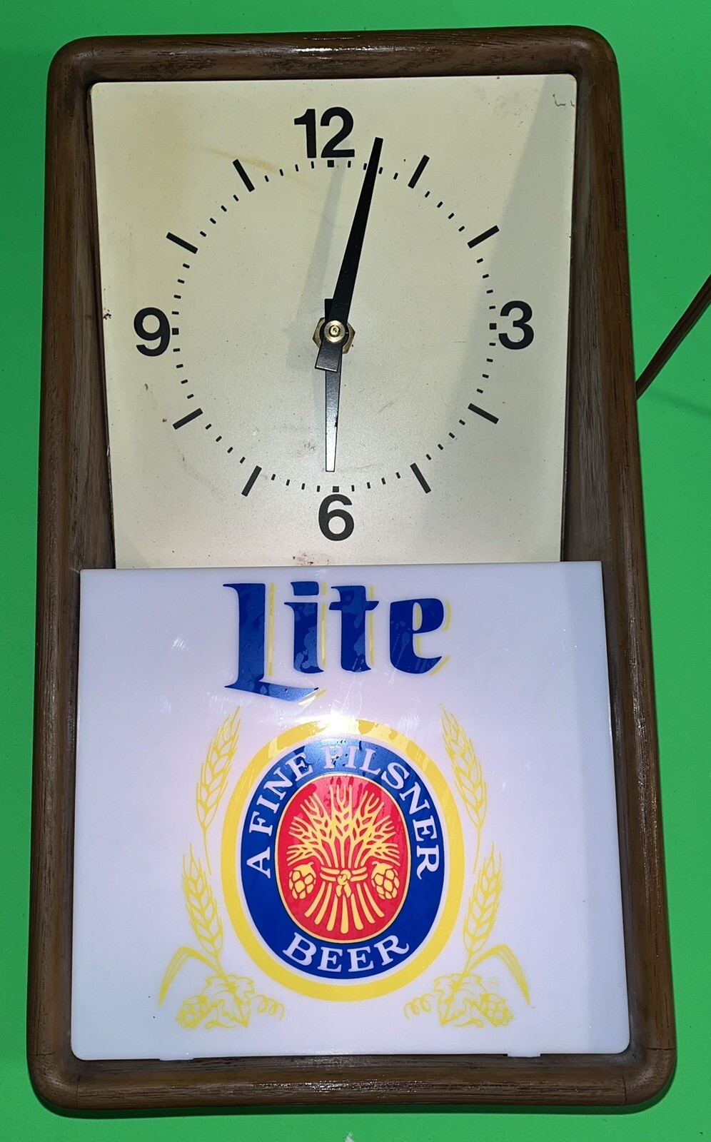 Vintage Miller Lite “ A Fine Pilsner Beer” Lighted Sign/Clock. 14 1/2 x ...