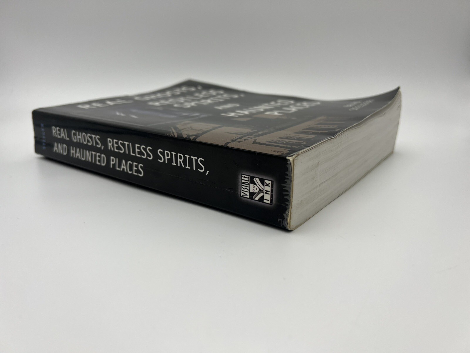 Real Ghosts, Restless Spirits And Haunted Places (Paperback) Brad ...