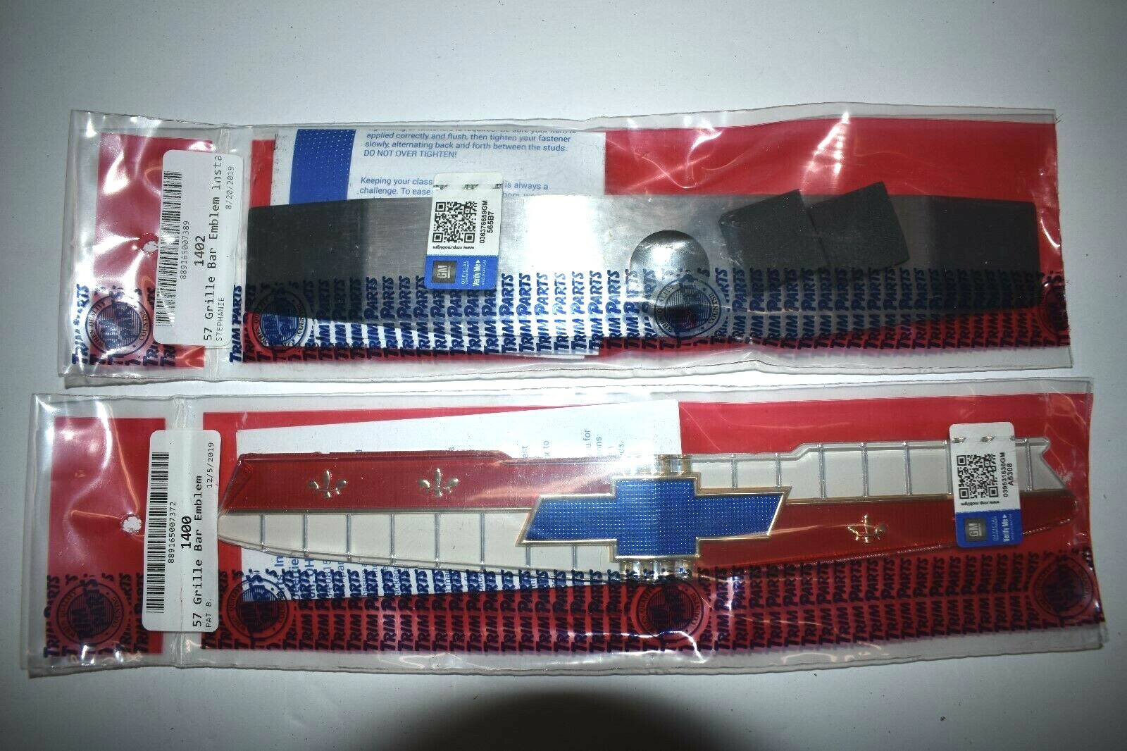 1957 Chevrolet 57 All Chevy Grille Bar Emblem & Retainer, Trim Parts ...