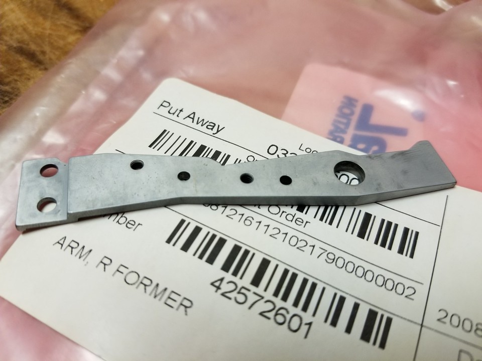 Universal Instrument 42572601 Arm, R Former -- VCD *NEW* UIC Former Arm ...