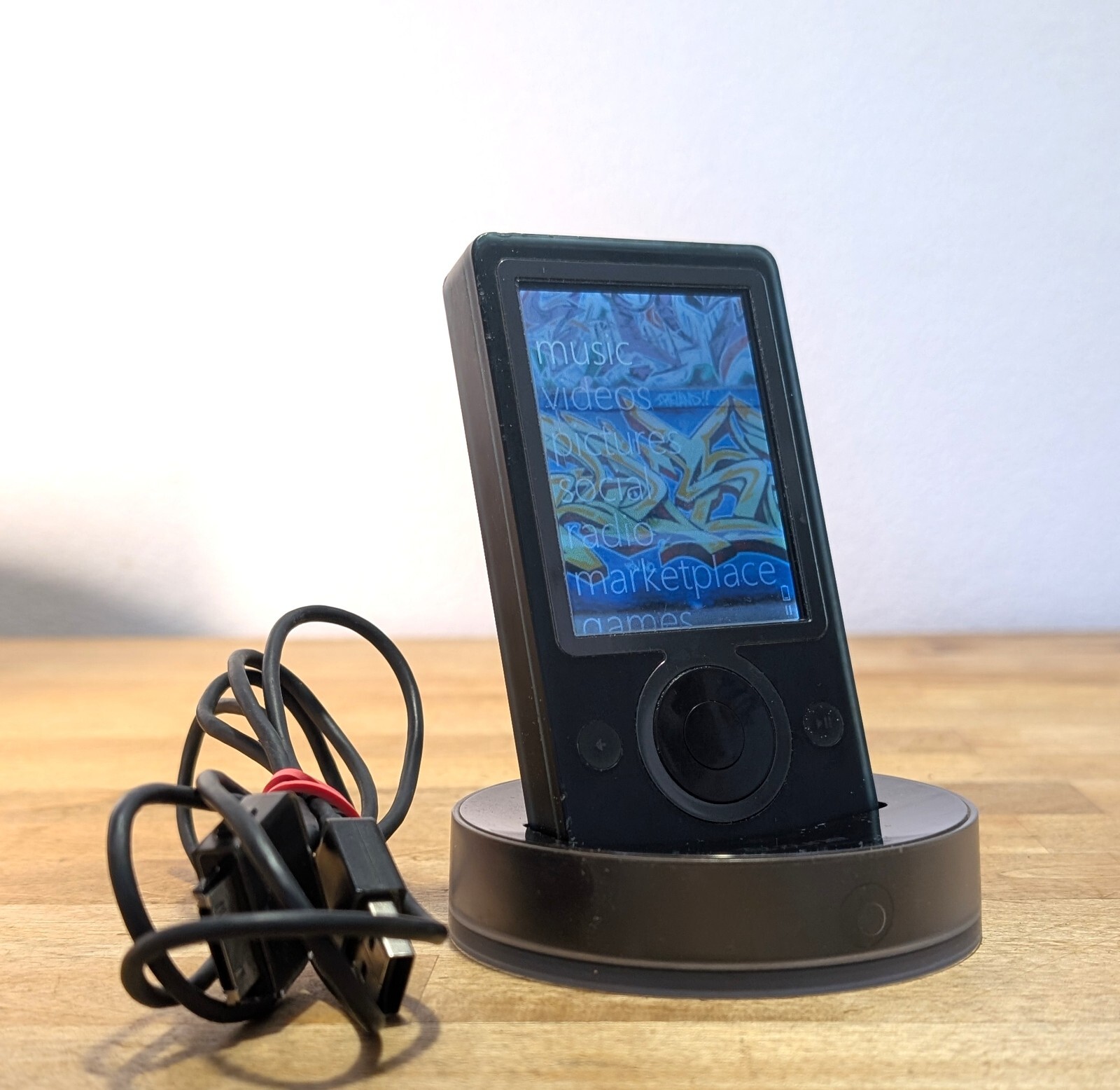 Microsoft Zune Portable Digital Media Player Model 1089 30GB (Black ...