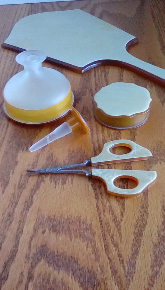 Vintage 7 pc. Celluloid Pearlized Vanity Dresser Set Mayflower Pyralin ...