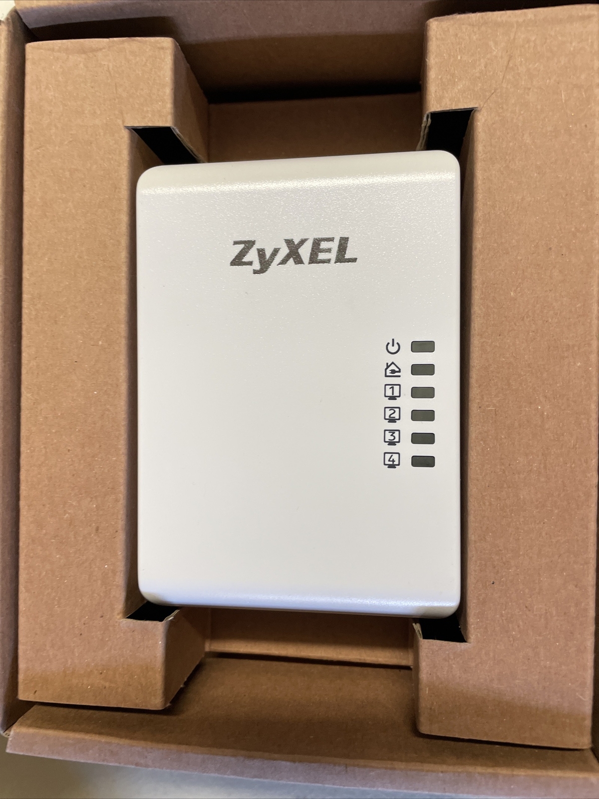 ZyXEL PLA4225 HD Powerline Switch | eBay