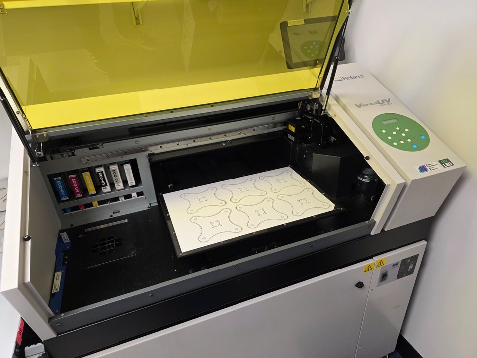 Roland VersaUV LEF-20 30" UV Benchtop Flatbed Printer with base unit | eBay