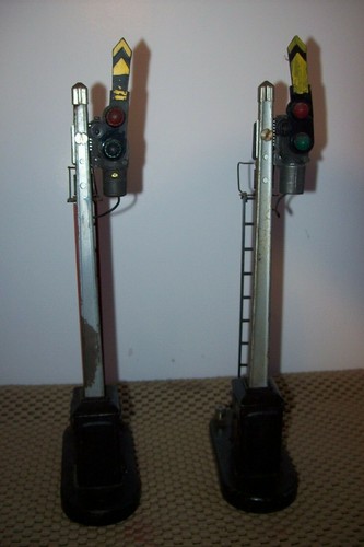 HOBOKEN TRAIN EXCHANGE, LIONEL POSTWAR PAIR OF #153 BLOCK SIGNAL | eBay