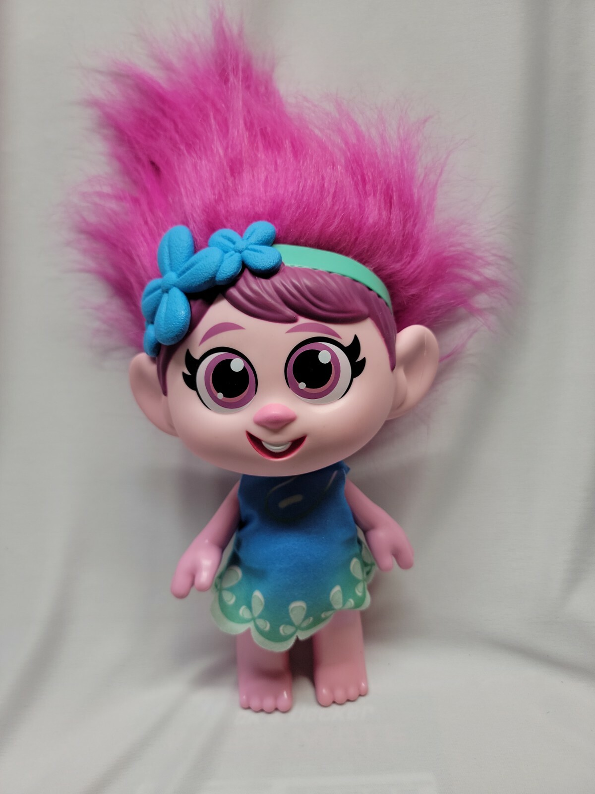2019 GIRL TROLL DOLL DWA Styling Head Pink Poppy Styling Station Toy 12 ...