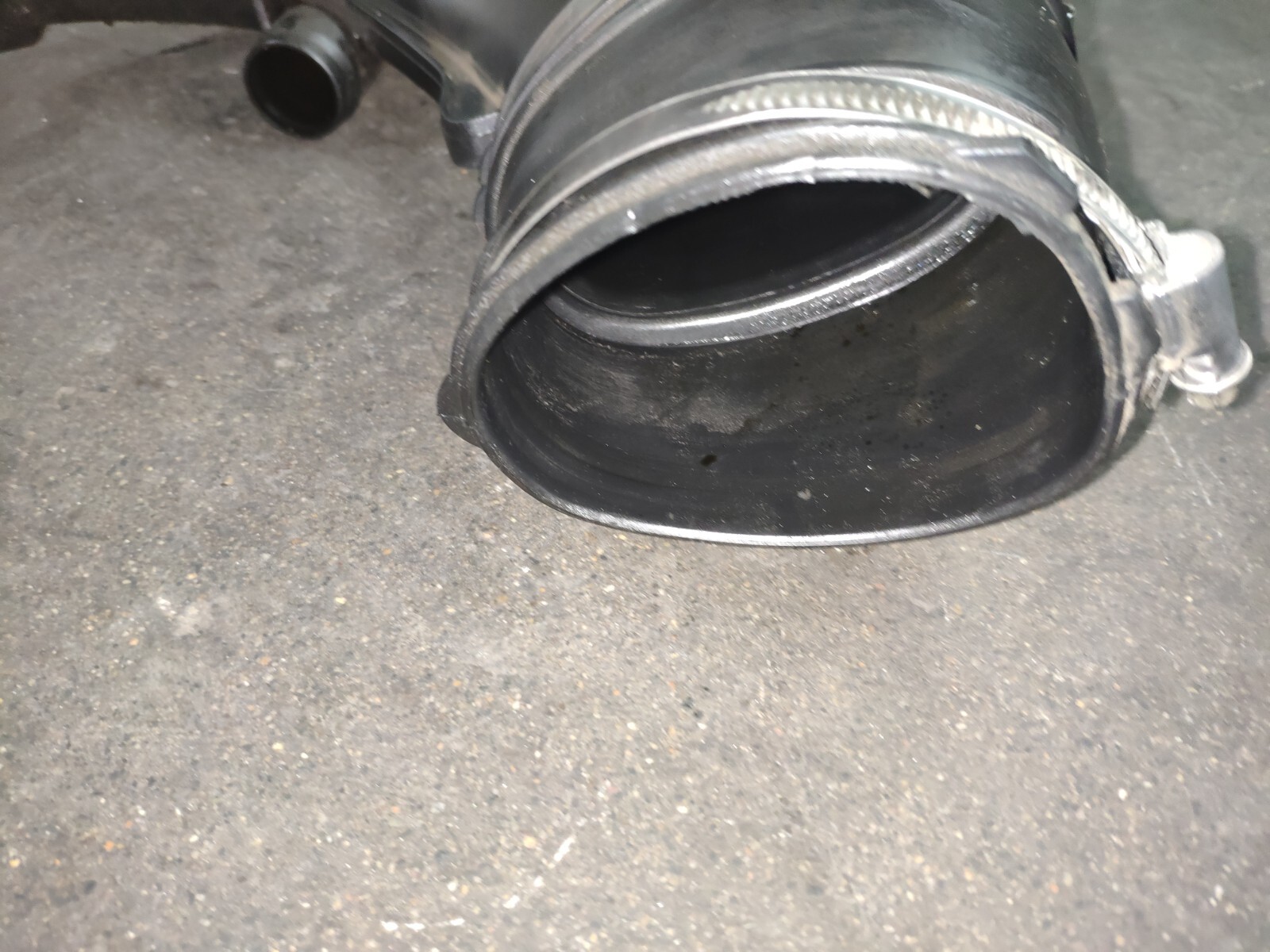 2012 BMW 750 I F01 F02 ENGINE AIR INTAKE CLEANER TUBE LEFT SIDE ...