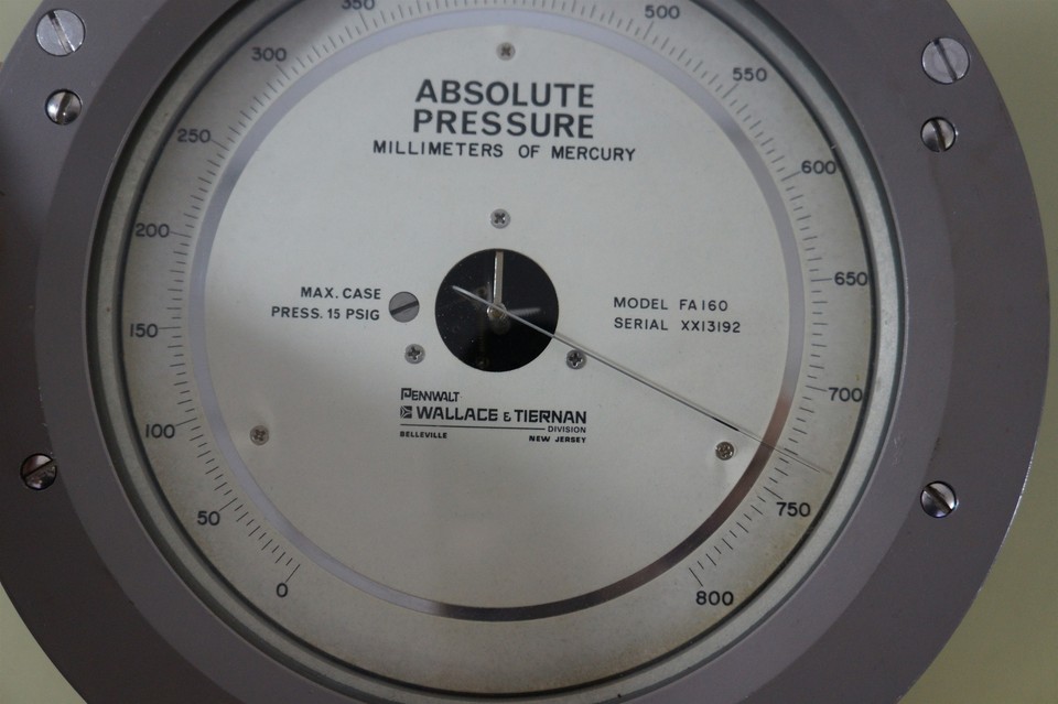 Pennwalt Wallace & Tiernan FA160 Absolute Pressure Gauge Meter , 0-800 ...