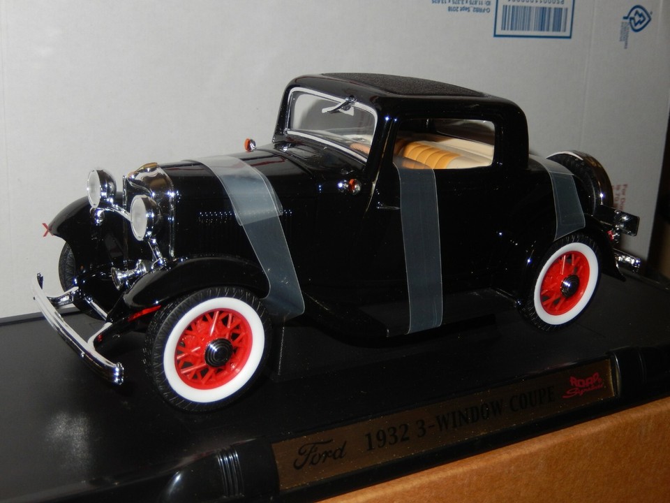 FAIRFIELD MINT ROAD SIGNATURE 1932 Ford 3-Window Coupe DIE-CAST CAR 1/ ...