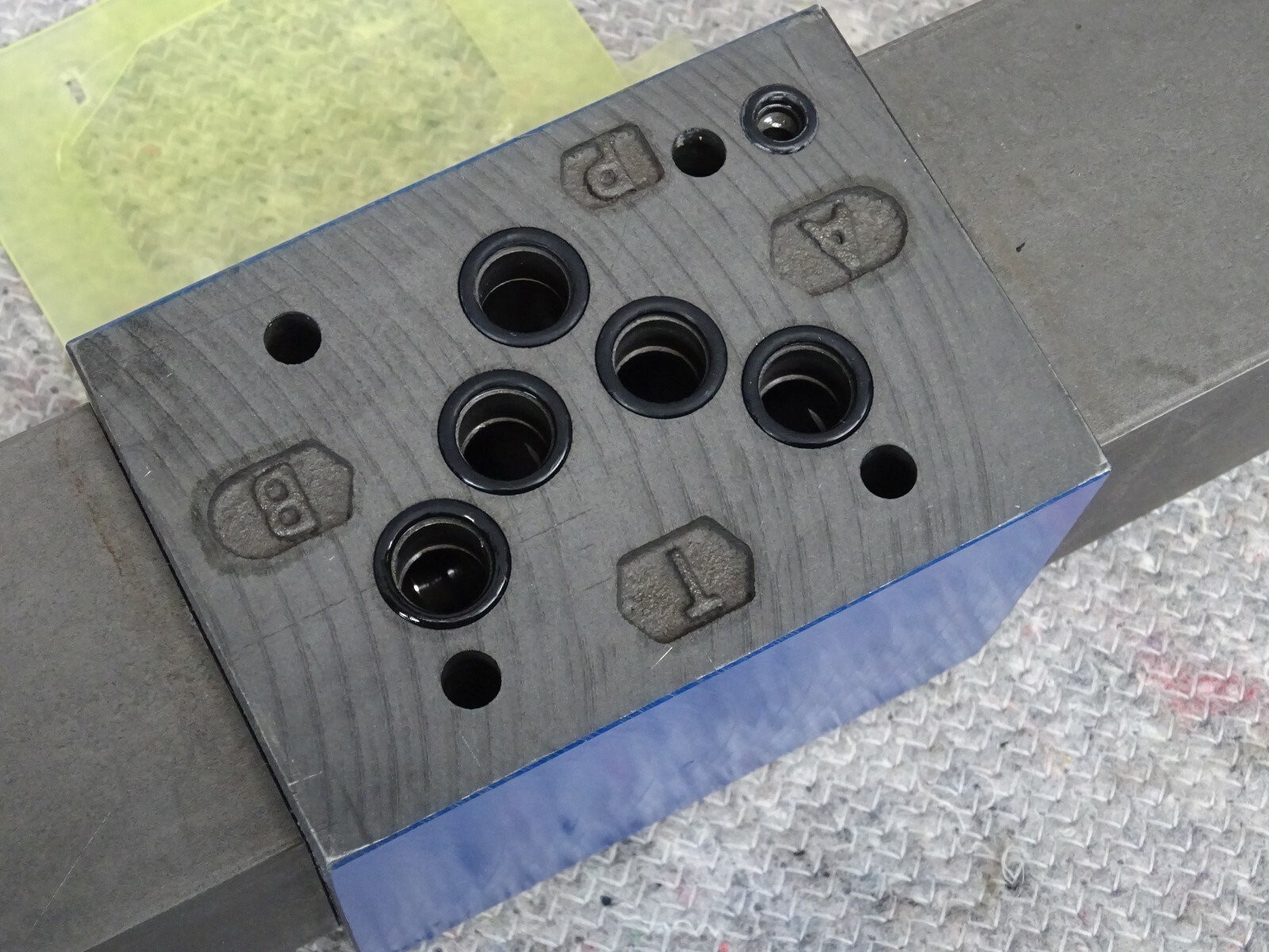 BOSCH REXROTH 0 811 404 003 Valve 0811404003 / 4WRP 10 E-32S-1X/G24Z4/M ...