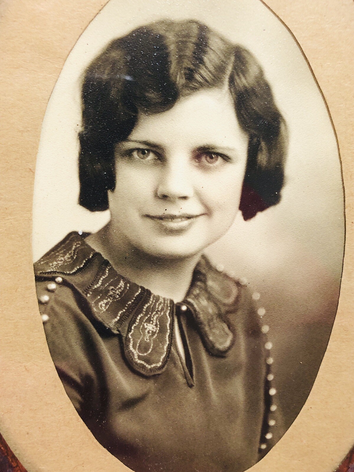 Vintage Photo 1920s Flapper Portrait of Young Woman in Oval Frame | eBay