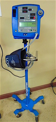 Dinamap Pro 400V2 Patient Monitor Blood Pressure Only With Cuff ...