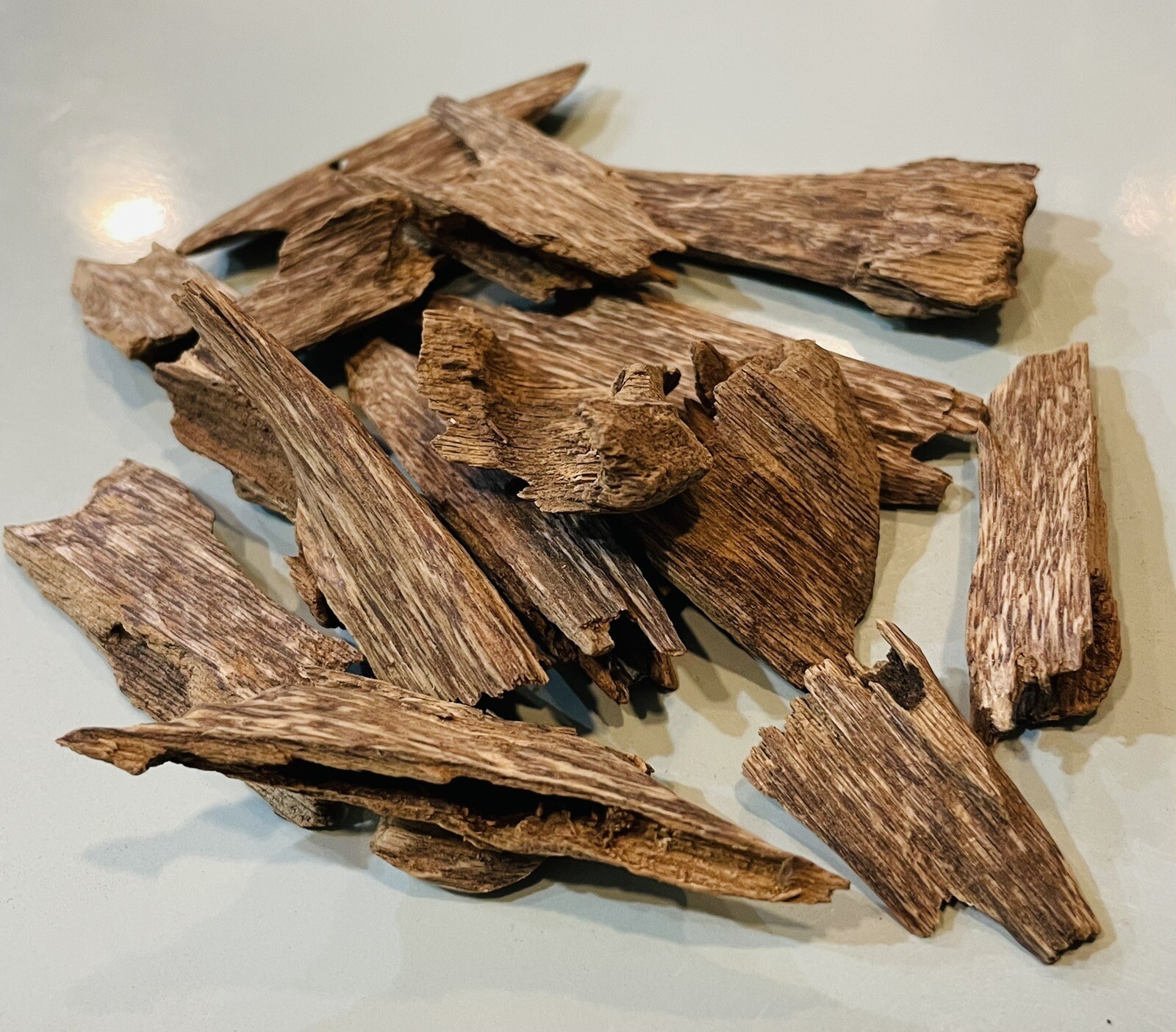 Oud Weihrauch Adlerholz räuchern Premium Agarwood Bakhour Räucherwerk ...