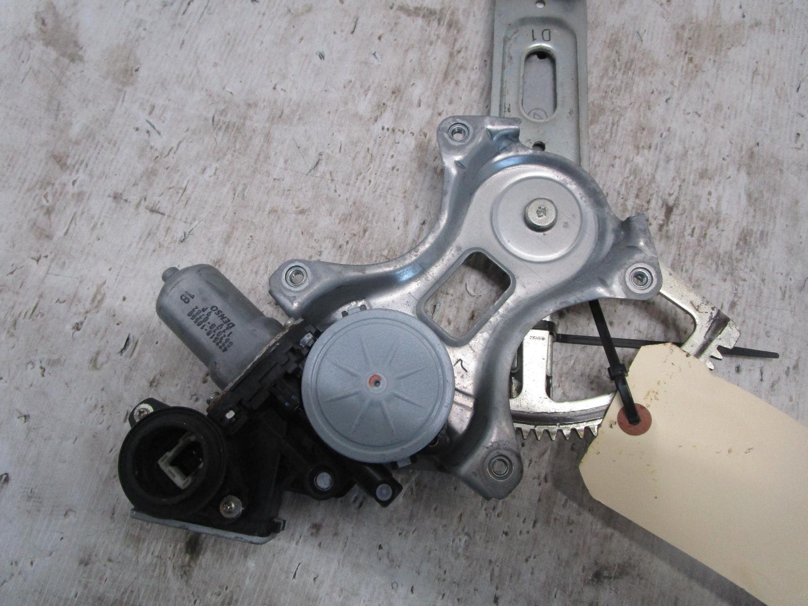 TOYOTA RAV4 RIGHT FRONT WINDOW REG/MOTOR ACA33, POWER, 11/05-11/12 05 ...