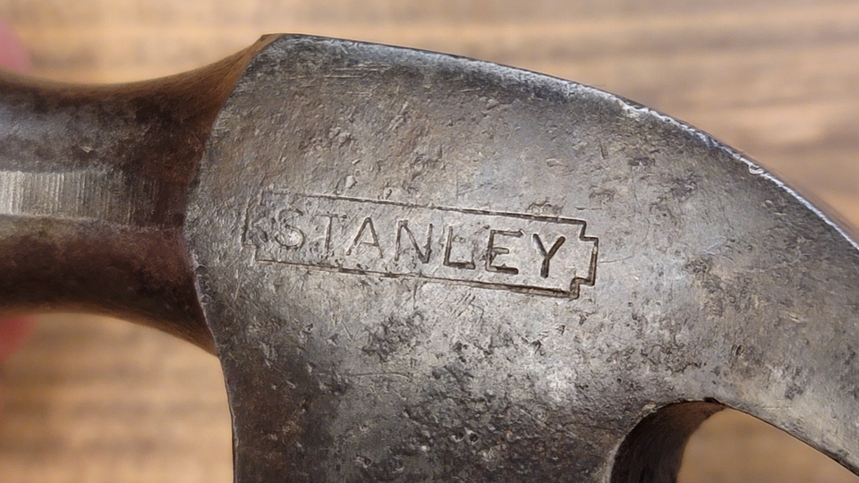 Vintage Stanley Curved Claw Hammer w/ Nail Holding Slot Round Neck ...