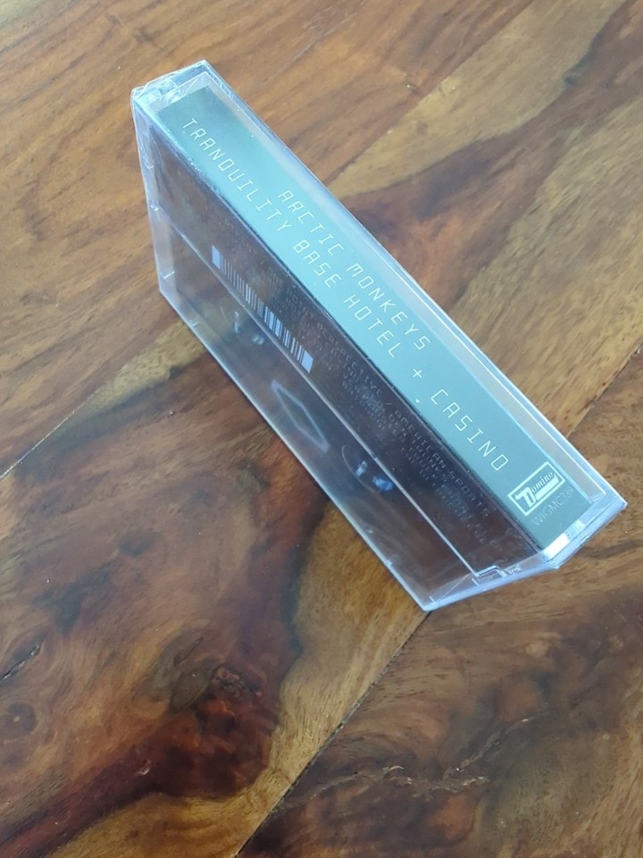 ARCTIC MONKEYS "TRANQUILITY BASE HOTEL + CASINO" CASSETTE BRAND NEW ...