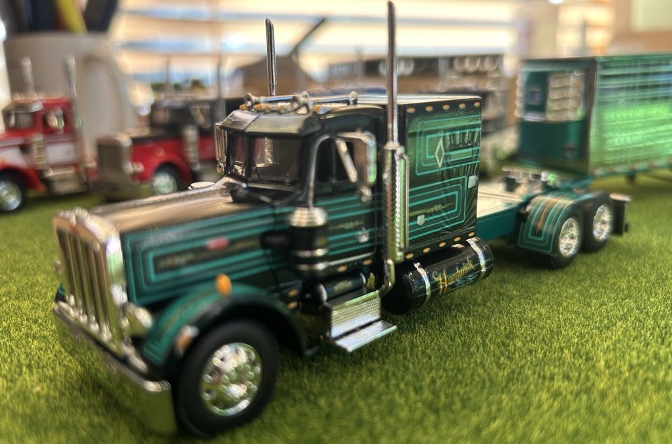 Dcp 1/64 Peterbilt 359 Hardwick Motor Freight ..Big Rig Series II….#2 ...