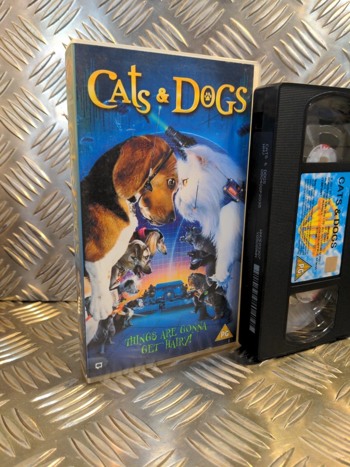 CATS AND DOGS VHS - Collectable Original 2001 Like New Video Tape And ...