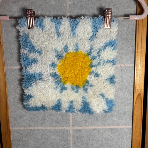 Vintage Handmade Latch Hook Daisy Flower Punch Needle Art Wall Hanging ...