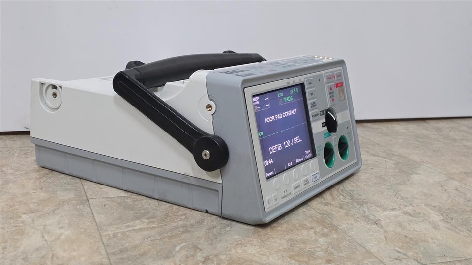 ZOLL E Series Biphasic 12 Lead ECG SpO2 NIBP Co2 Analyze Pacing DC ...