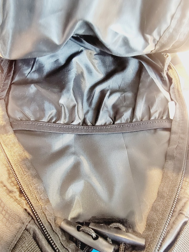 QUEST Bladder Hydration Pack Backpack 2 Liter Black Bag Hiking | eBay