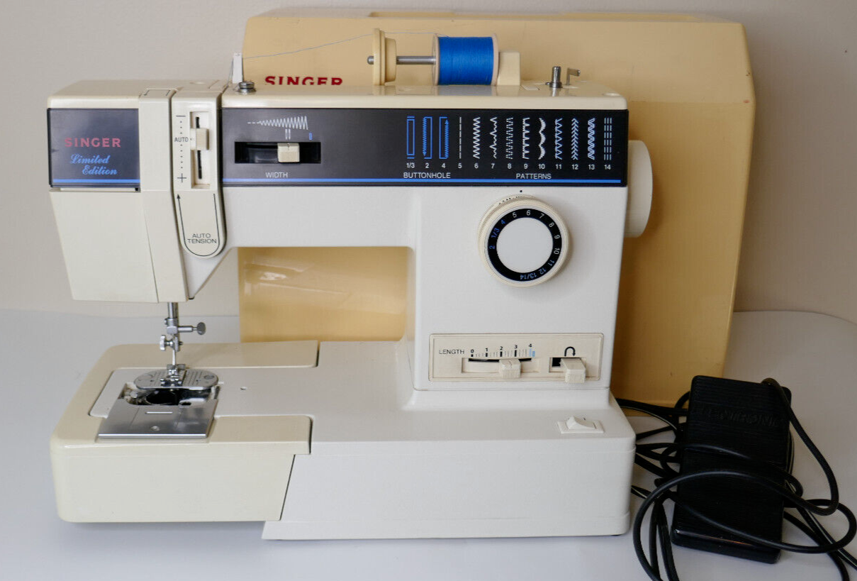 Limited Edition Singer 7033 Sewing Machine With Presser Foot & Case | eBay