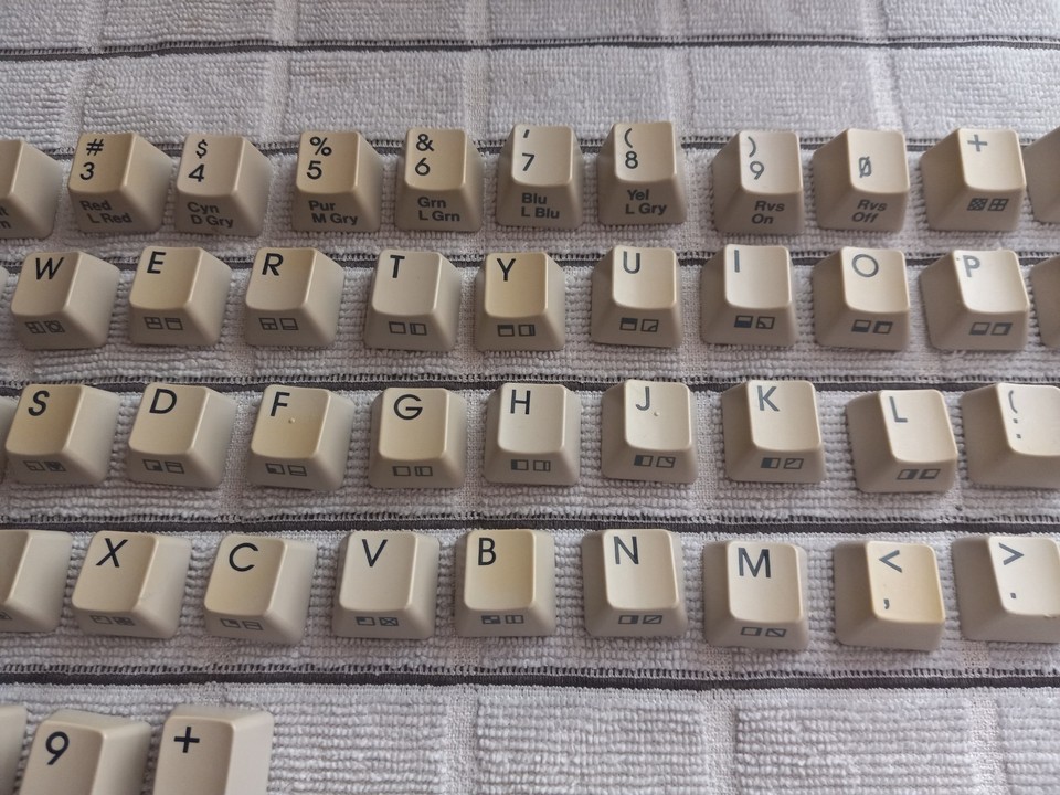 Commodore 128 keys keycaps not a full set | eBay