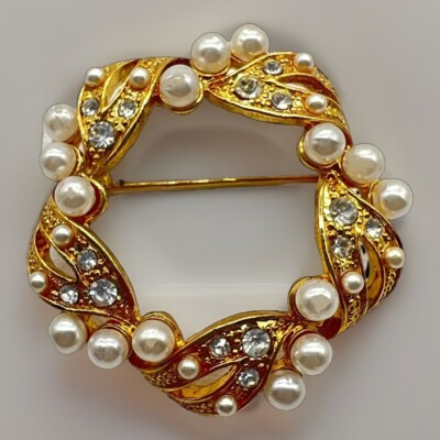 Vintage AAi Brooch Rhinestone Faux Pearl Wreath Ribbon Round Gold Tone ...