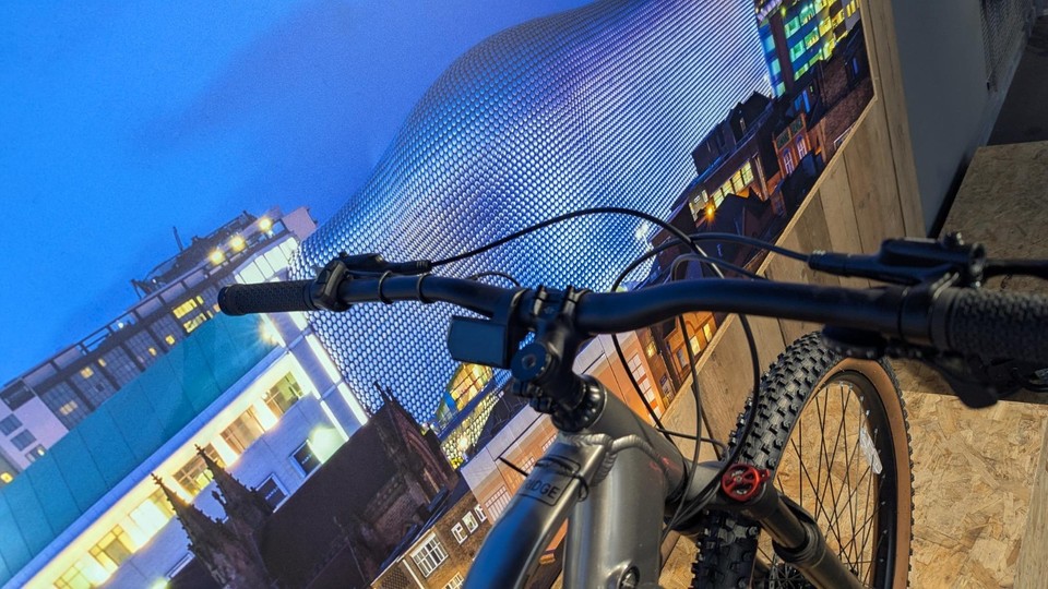 Claud Butler Ridge 2.0 Electric mountain bike Size Large EX DISPLAY ...