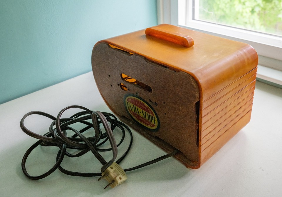 Fada Model 115 Streamliner (Bullet) Catalin Radio - butterscotch | eBay