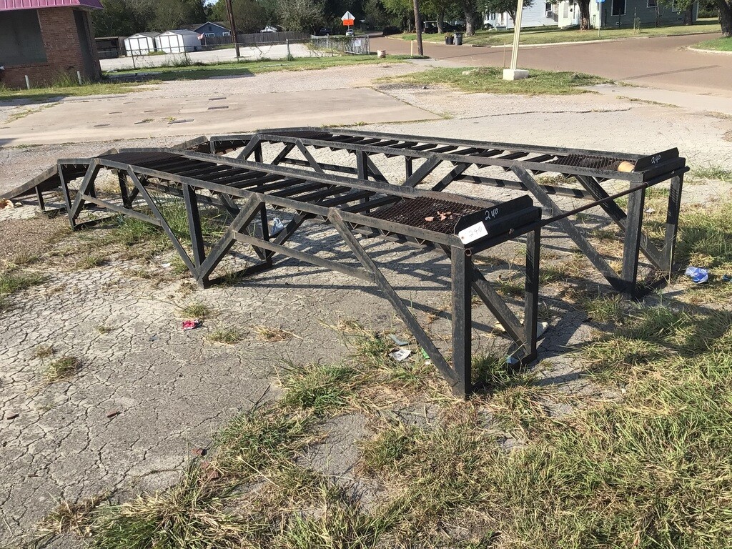 Automotive Display Ramps For Trucks